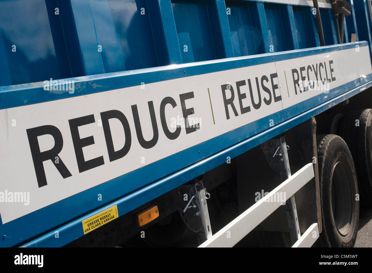 Bin lorry hi-res stock photography and images - Alamy