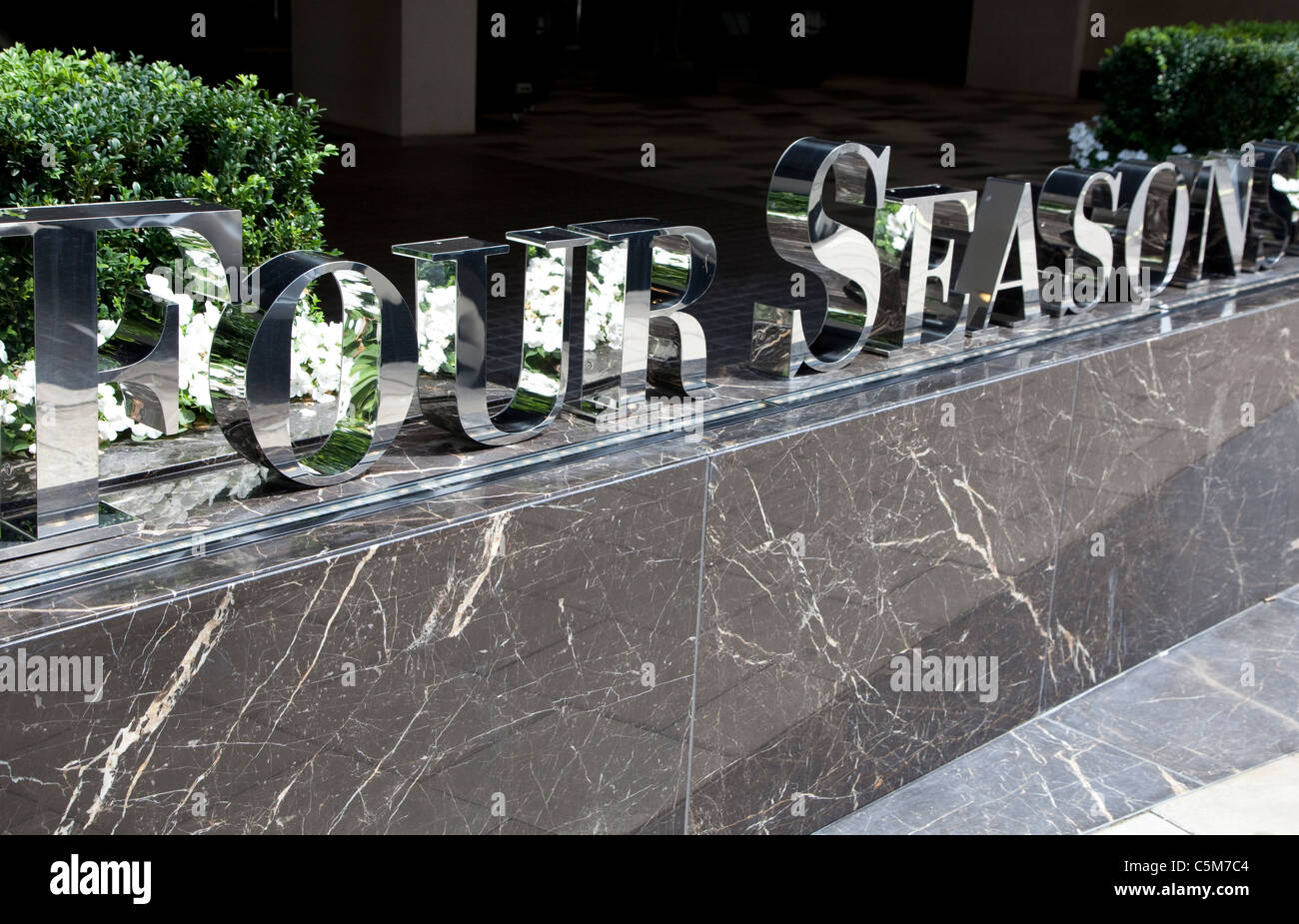 Four Seasons Hotel, Hamilton Place, Mayfair, London Stock Photo - Alamy