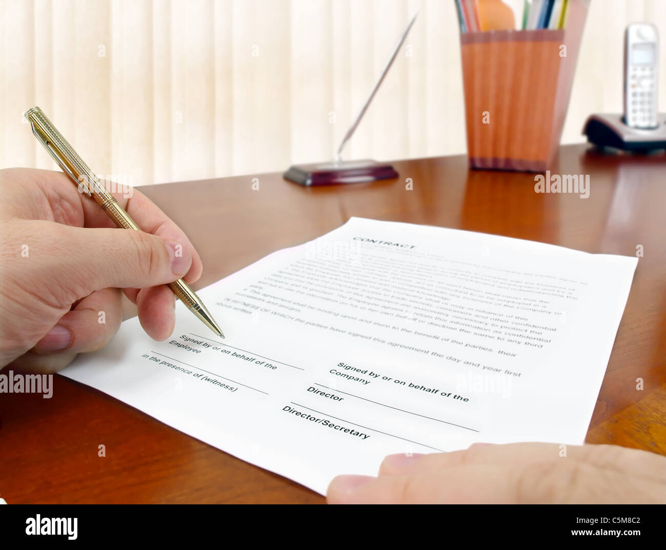 Male hand with pen signing a contract Stock Photo - Alamy