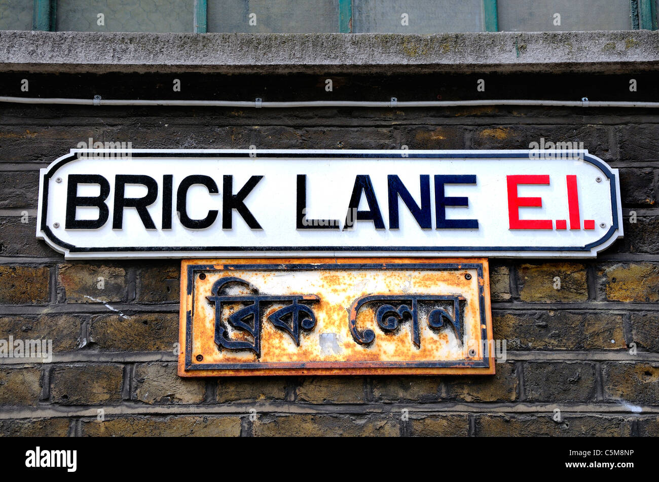 London, England, UK. Bilingual (English / Bengali) street sign in Brick ...