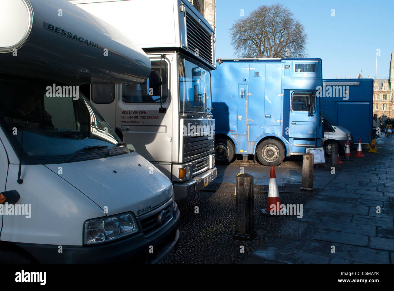 Outside broadcast truck hi-res stock photography and images - Alamy