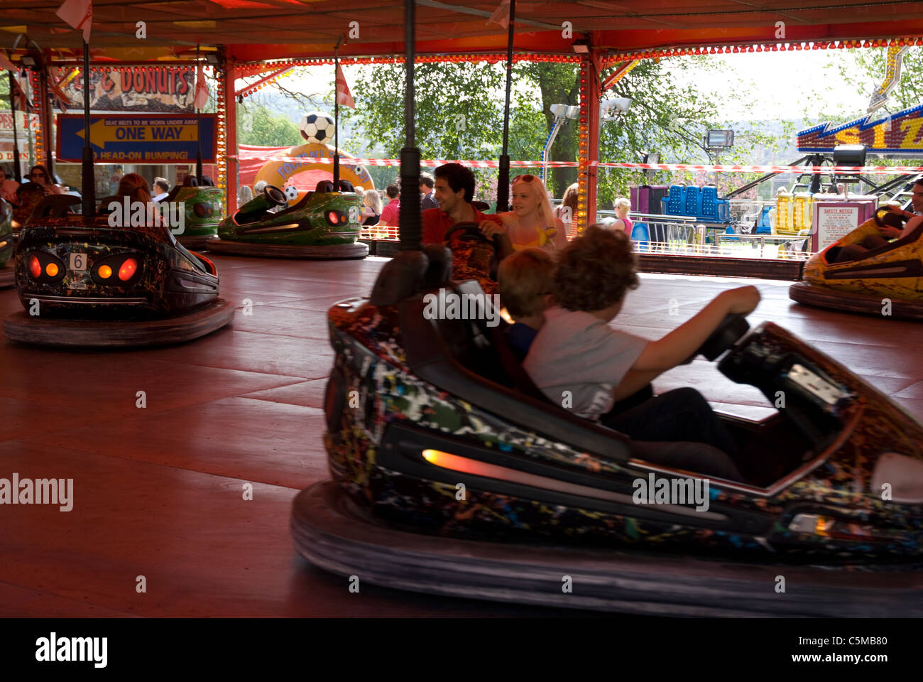 Fairground rides dodgems bumper cars hi-res stock photography and ...