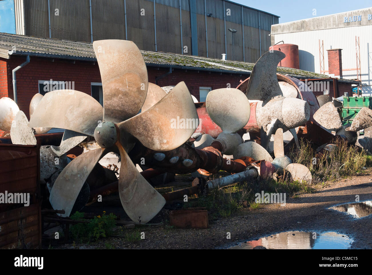 Old ship propeller Stock Photo - Alamy