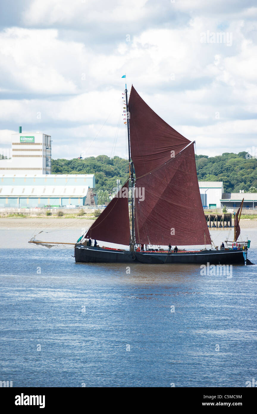 Thames sailing barge hi-res stock photography and images - Alamy
