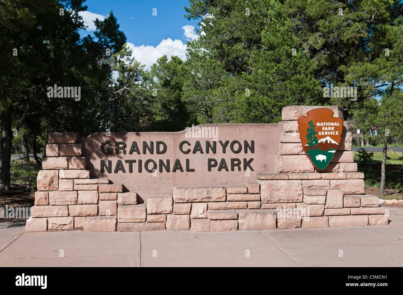 Entrance sign at the south rim of the Grand Canyon National Park ...