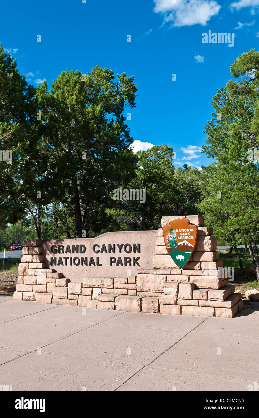 Entrance sign at the south rim of the Grand Canyon National Park ...
