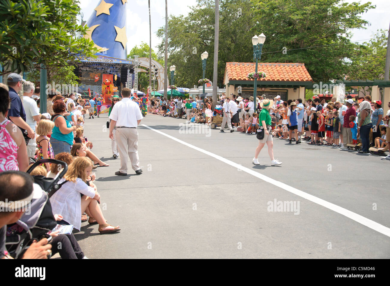 countdown to fun parade disney pixar hollywood studios orlando florida ...