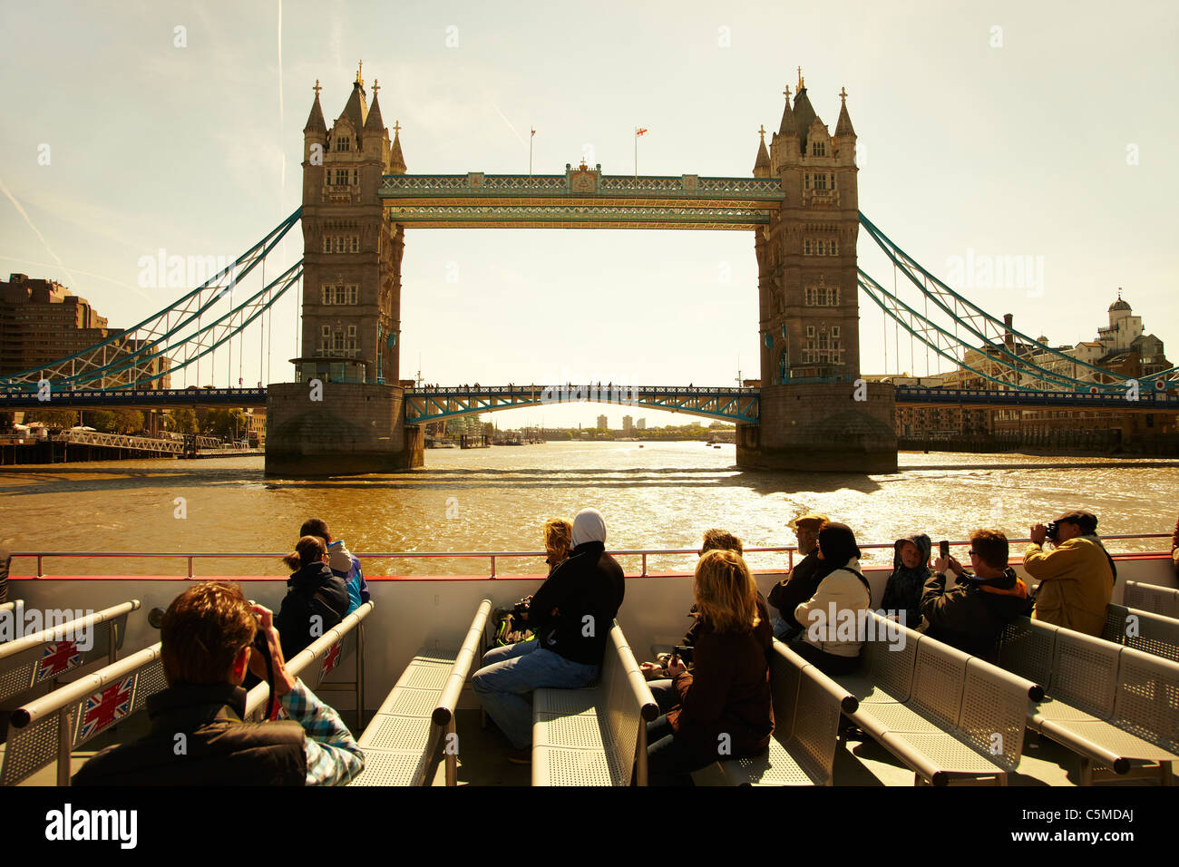 Tower bridge tourists hi-res stock photography and images - Alamy