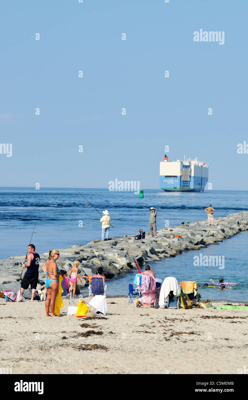 People at beaches hi-res stock photography and images - Alamy