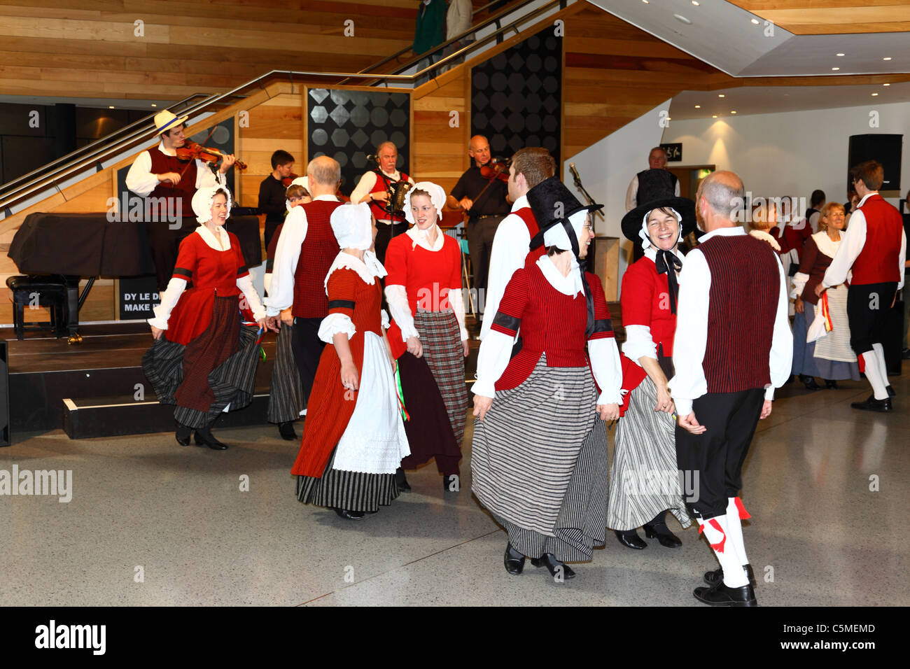 Traditional welsh costume hi-res stock photography and images - Alamy