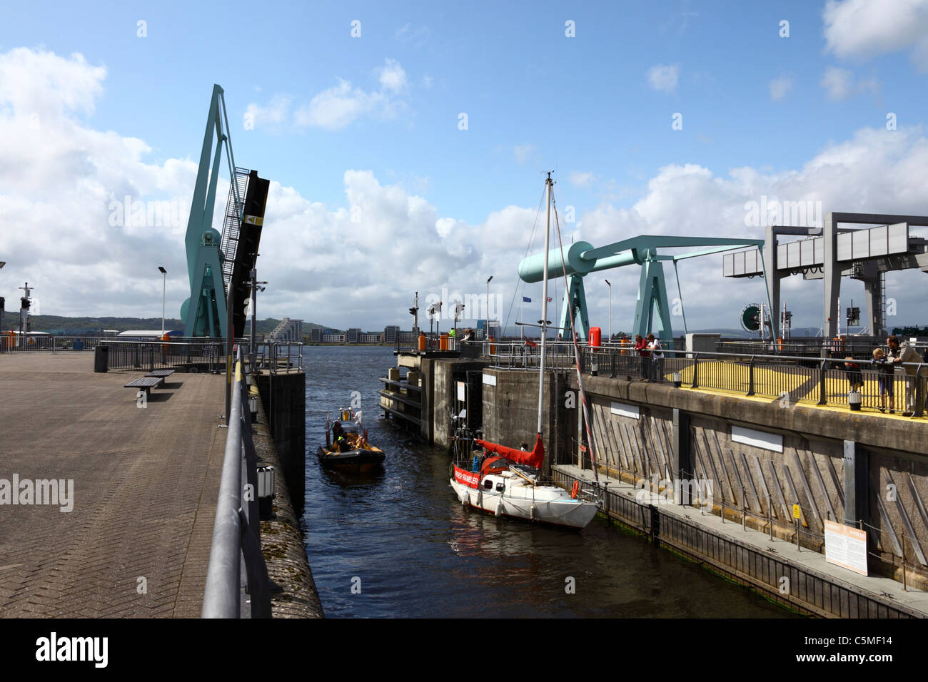 Cardiff bay barrage hi-res stock photography and images - Alamy