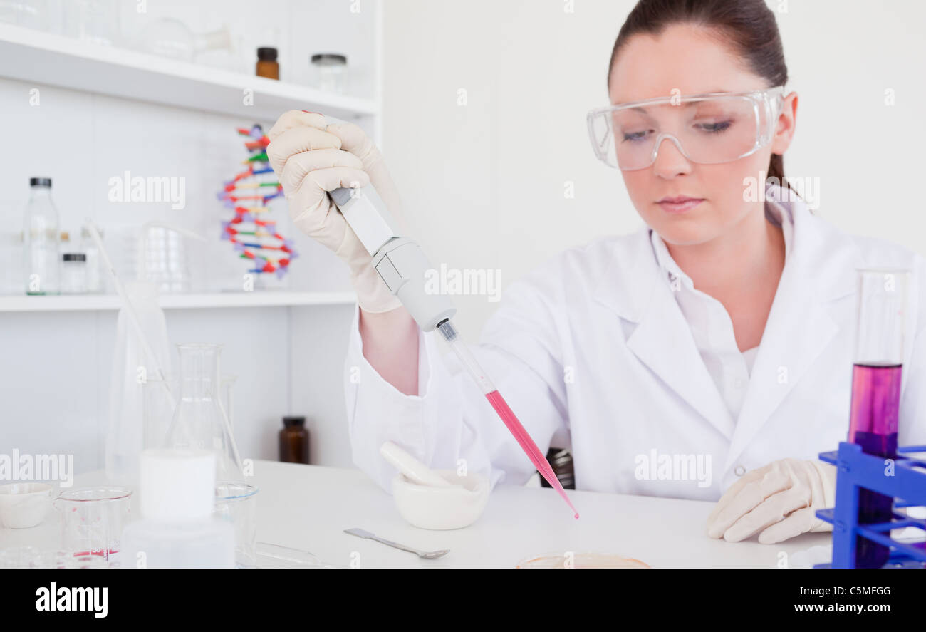 Using a micropipette hi-res stock photography and images - Alamy