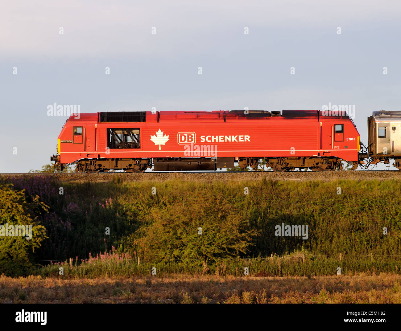DB Schenker class 67 diesel locomotive pulling Chiltern Railways train ...