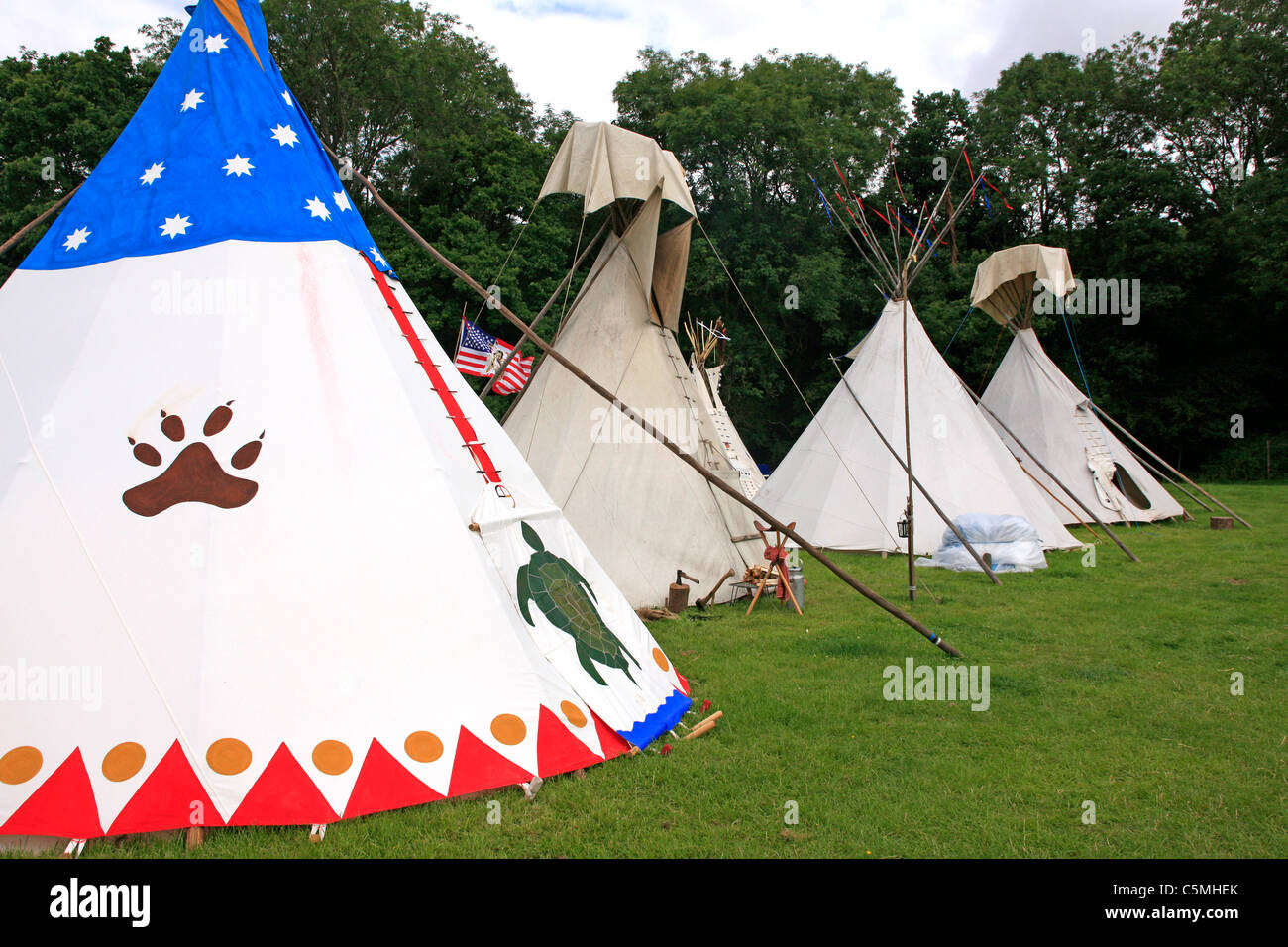 Native american campsite hi-res stock photography and images - Alamy