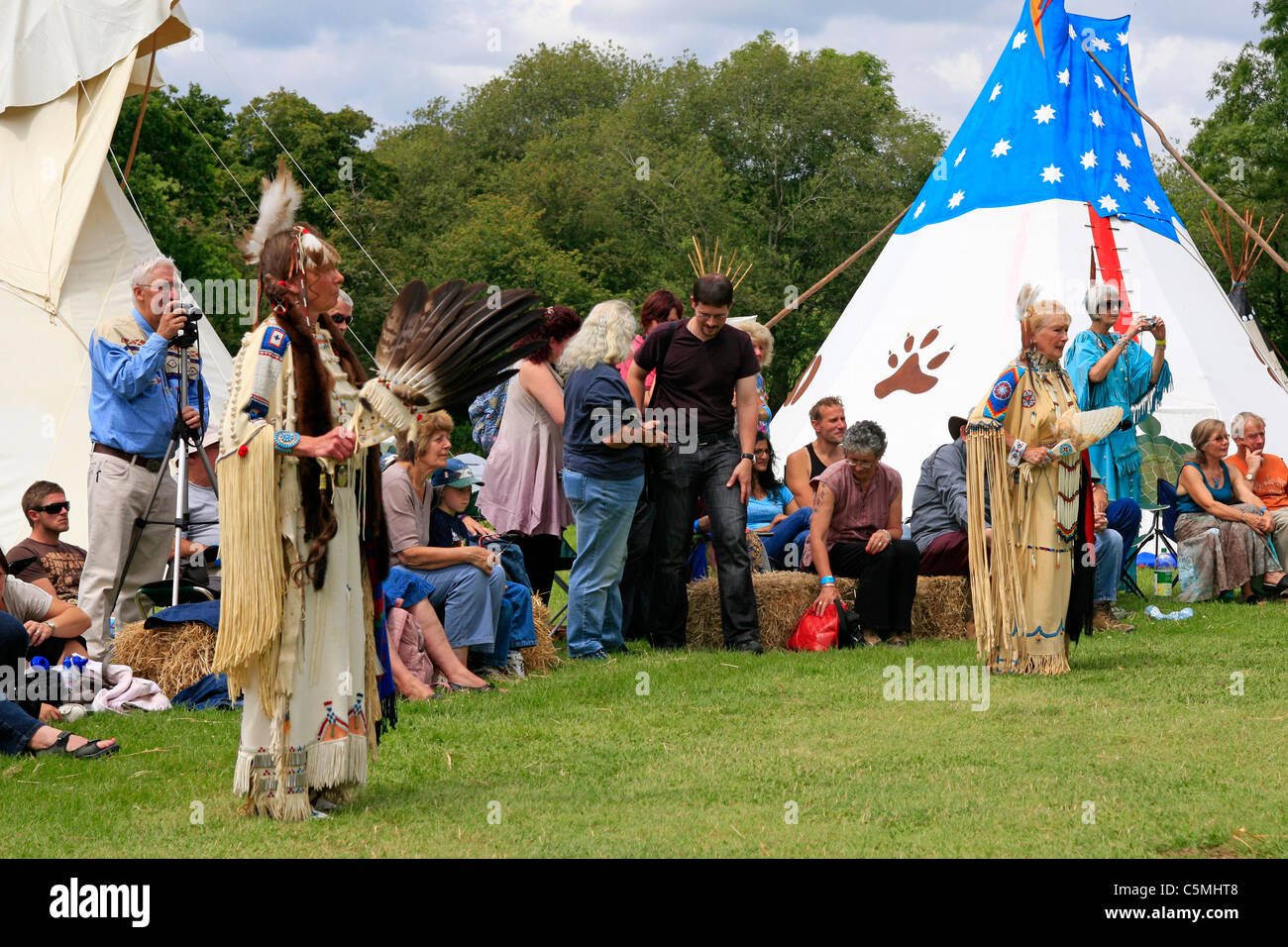 Cherokee pow wow hi-res stock photography and images - Alamy
