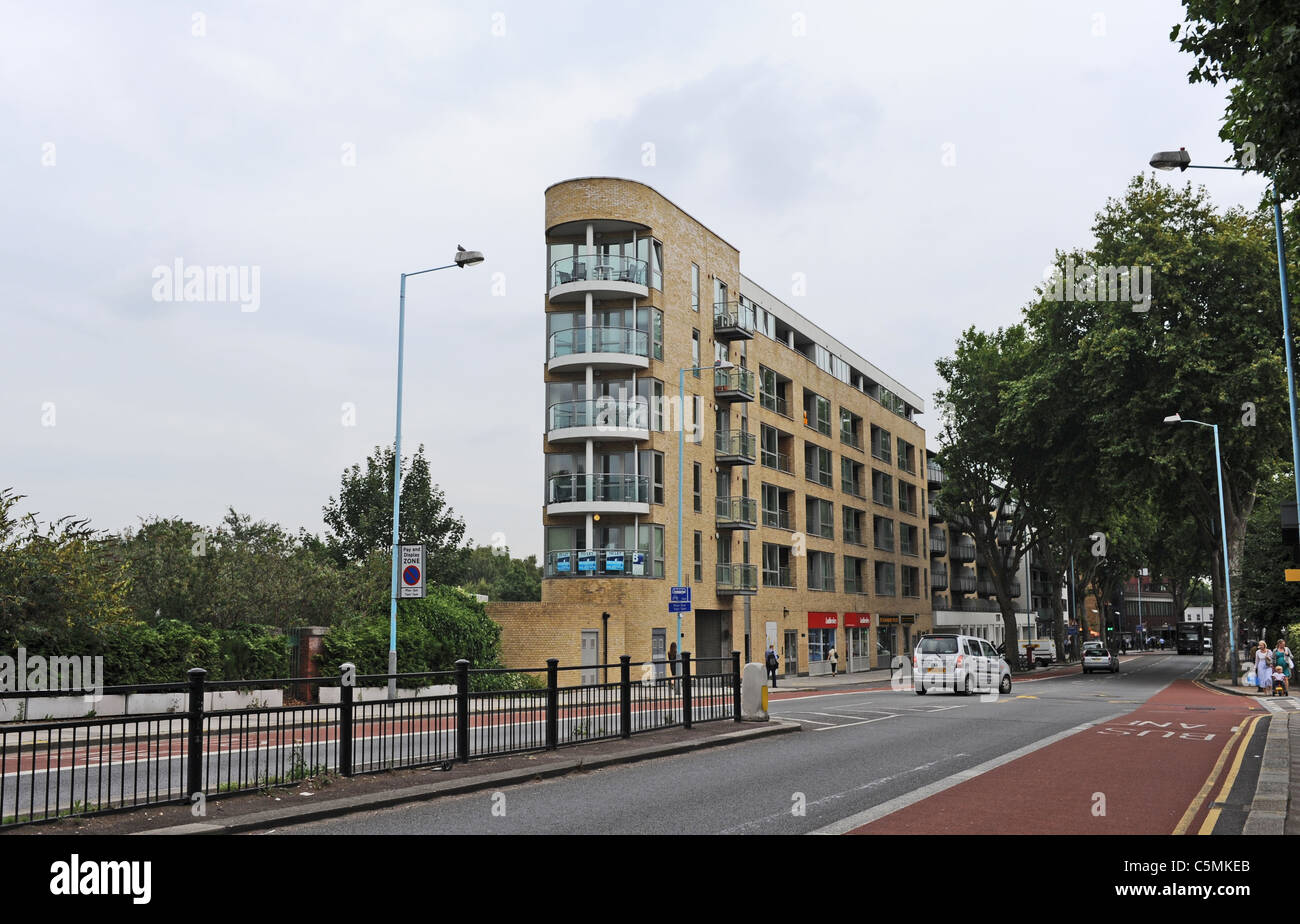 Chiswick high street hi-res stock photography and images - Alamy