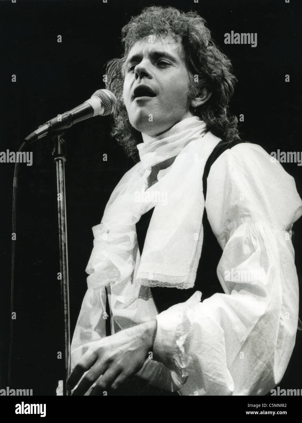 David essex uk pop singer hi-res stock photography and images - Alamy