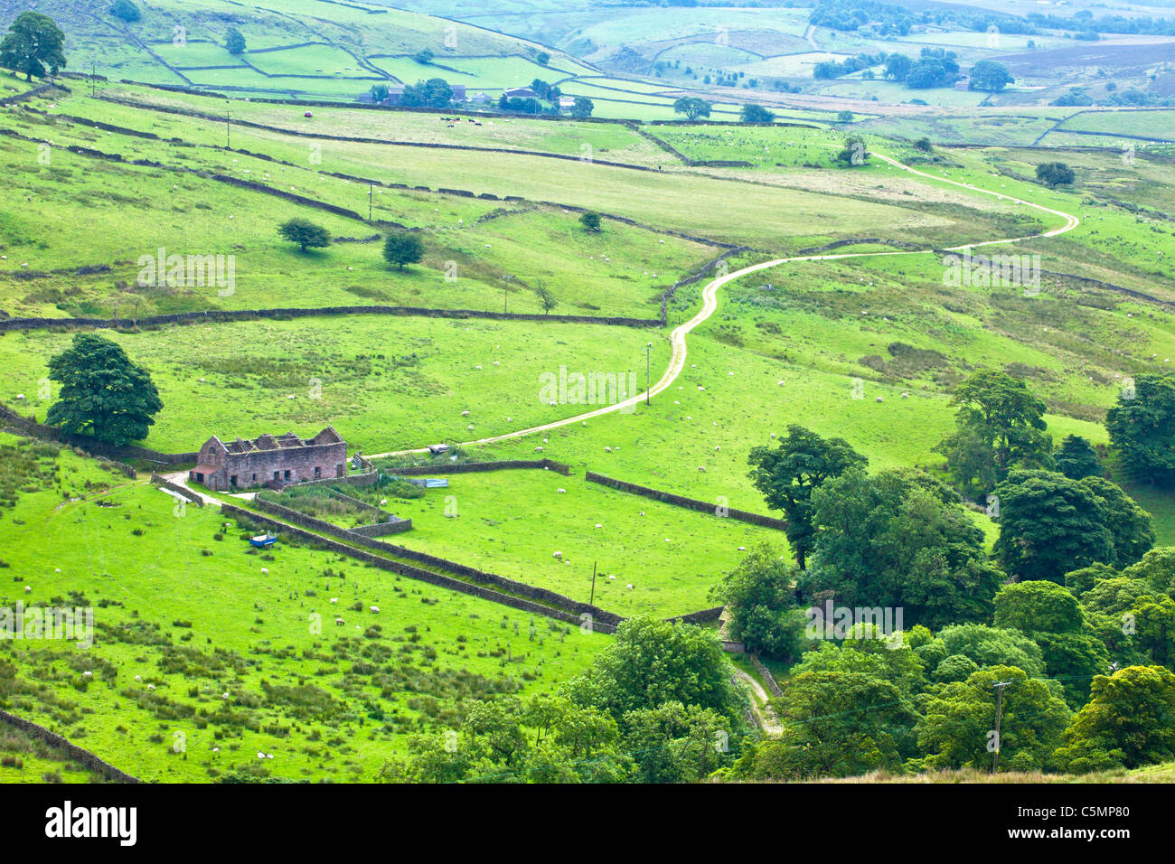 Abandoned & Derelict Farm Buildings Stock Photo - Alamy