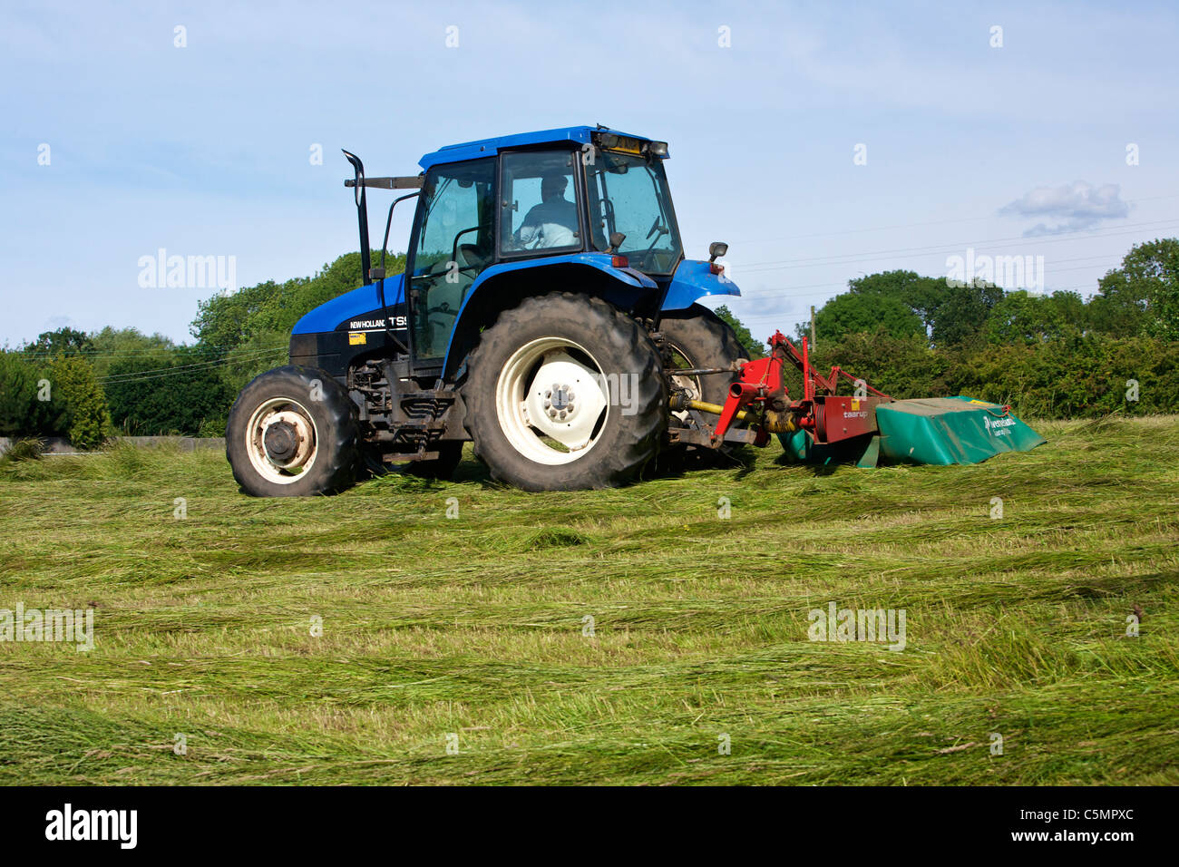 Mowing Hay with a New Holland TS90 4WD Tractor & a Kverneland Taarup ...