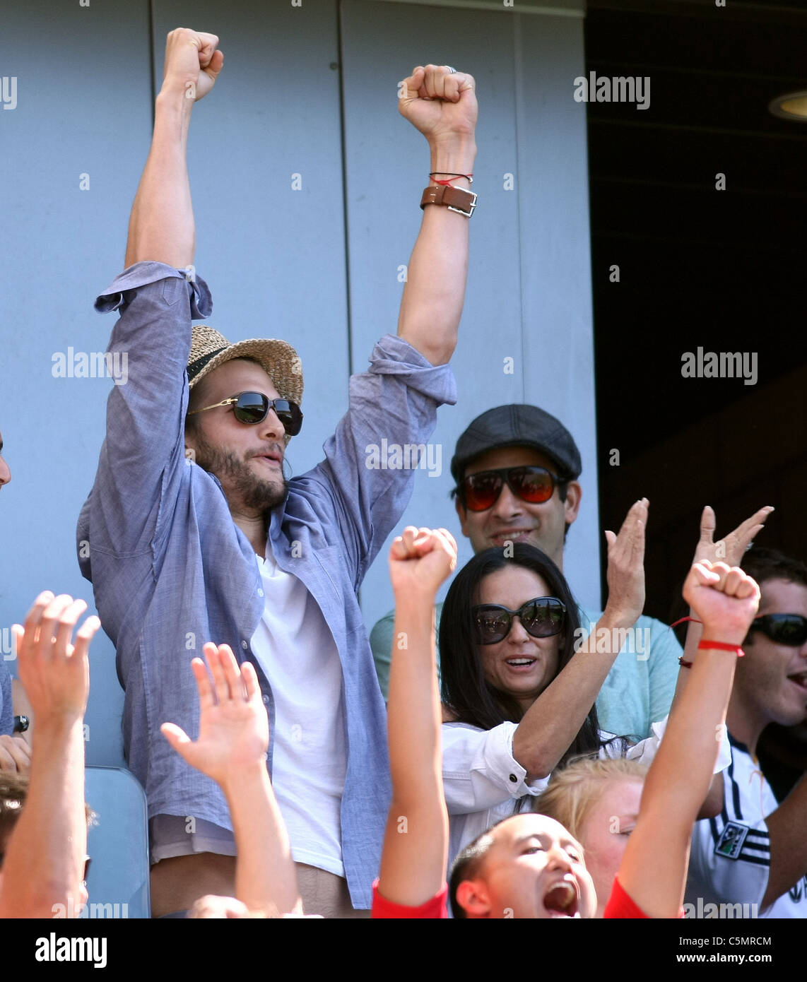 ASHTON KUTCHER DEMI MOORE ASHTON AND DEMI AT LA GALAXY V MANCHESTER ...