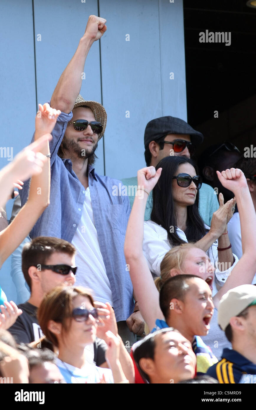 ASHTON KUTCHER DEMI MOORE ASHTON AND DEMI AT LA GALAXY V MANCHESTER ...