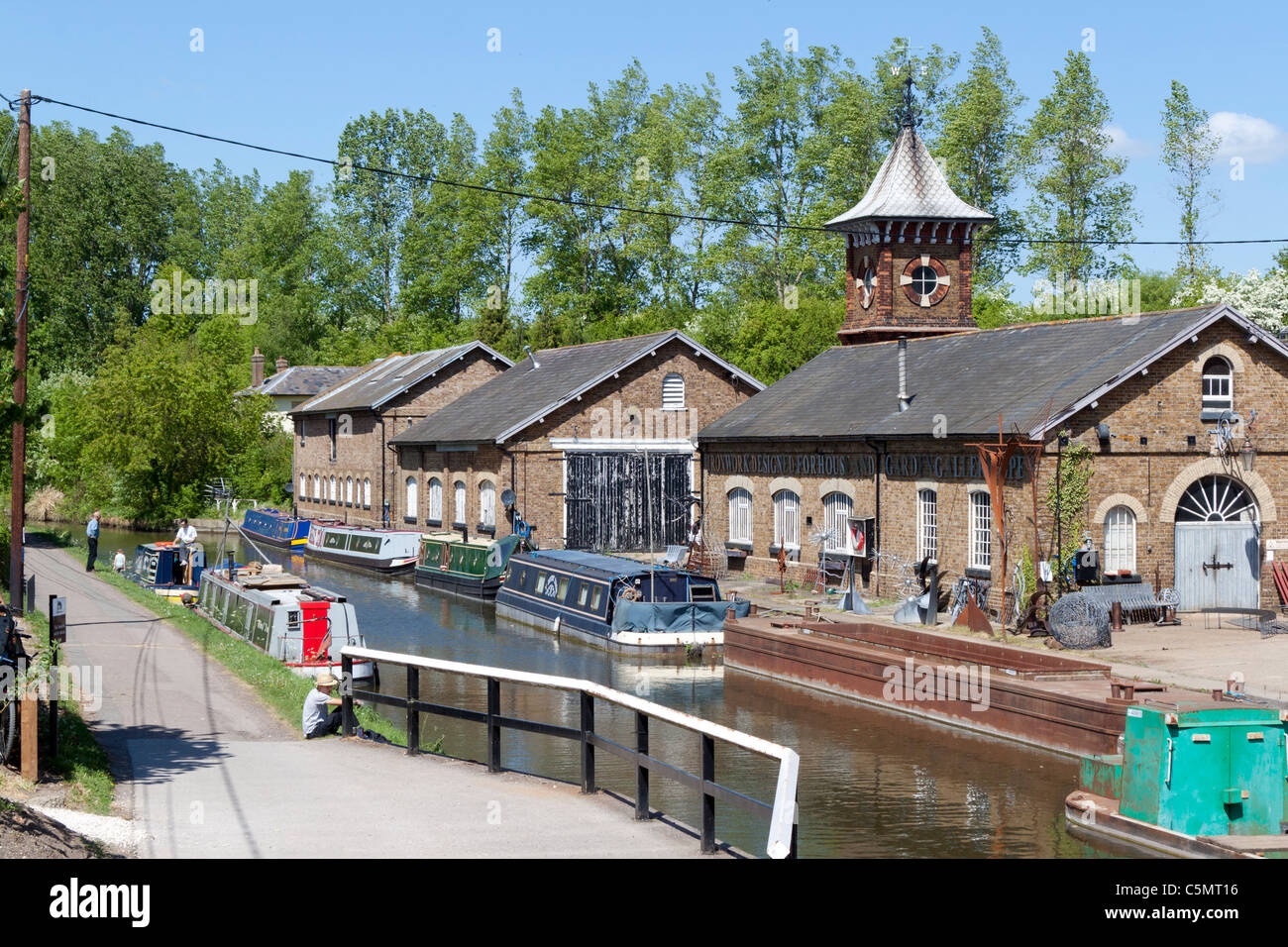 The Grand Union Canal at Bulbourne, near Tring, Herfordshire, UK Stock ...