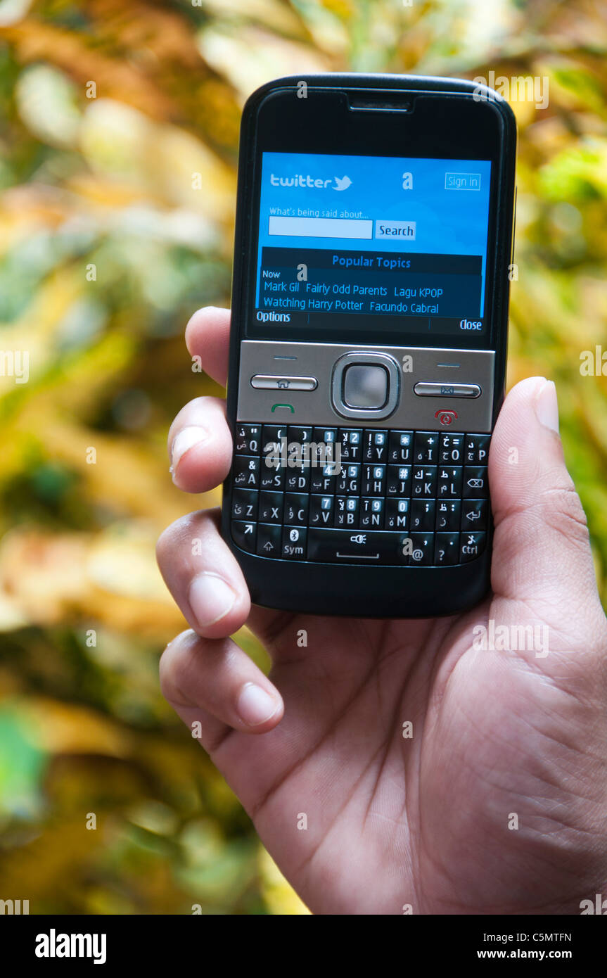 Qwerty keypad mobile phone with twitter login page Stock Photo - Alamy Qwerty keypad mobile phone with twitter login page Stock Photo - Alamy