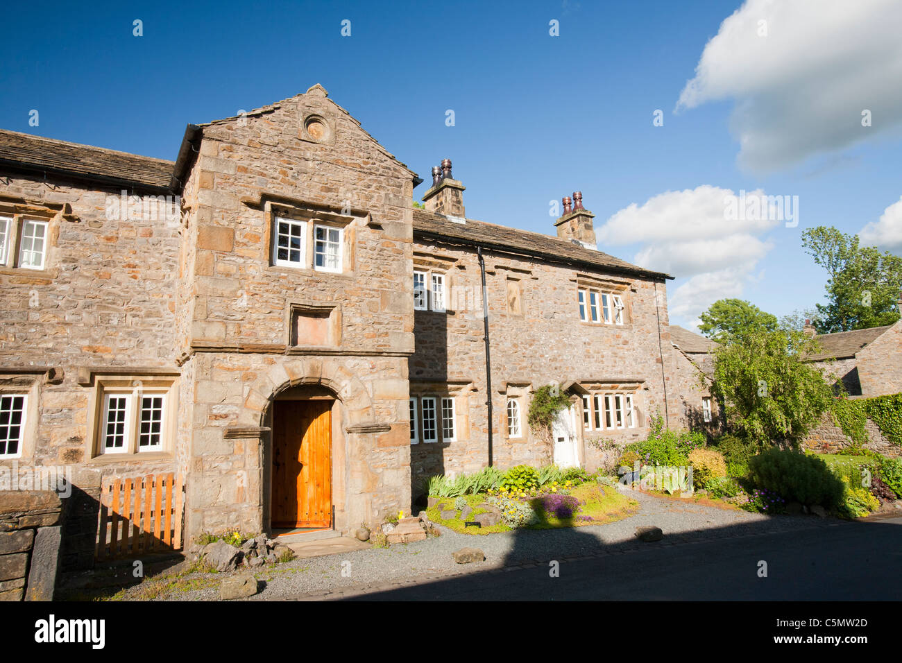 Pendle hill and village hi-res stock photography and images - Alamy