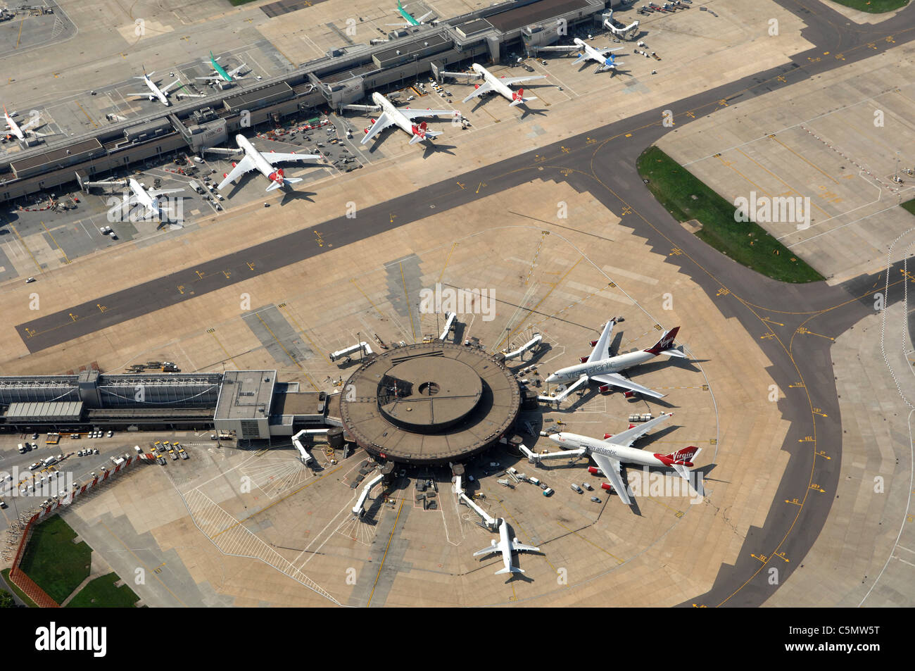 Gatwick airport aerial hi-res stock photography and images - Alamy
