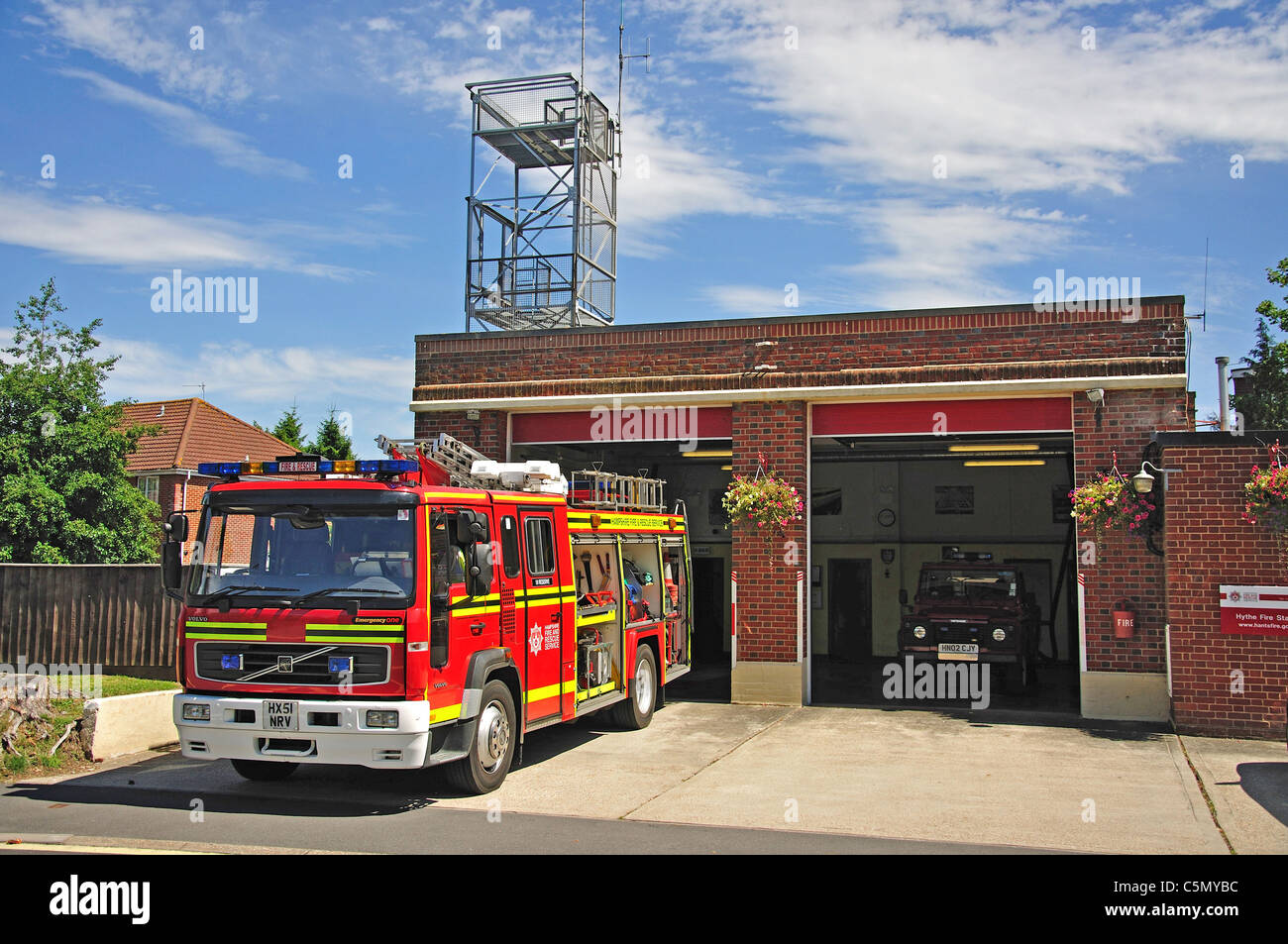 Hampshire fire and rescue service hi-res stock photography and images ...