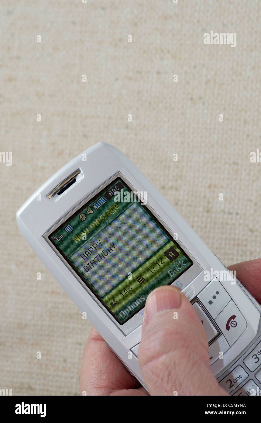HAPPY BIRTHDAY TEXT MESSAGE ON MOBILE PHONE SCREEN Stock Photo - Alamy