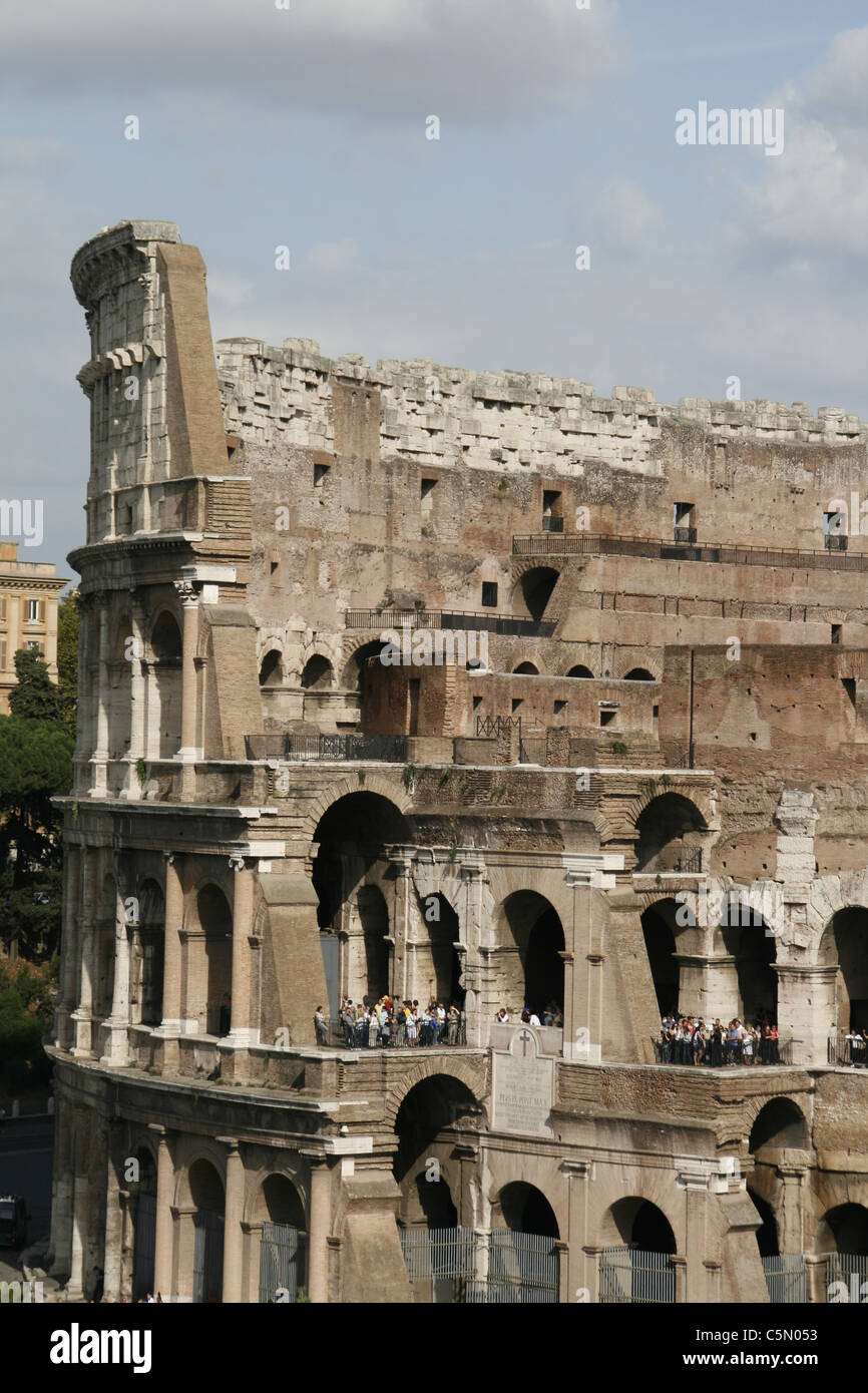 the colosseum amphitheatre wall facade, rome Stock Photo - Alamy