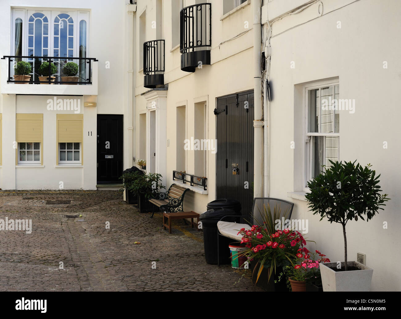 London mews hi-res stock photography and images - Alamy