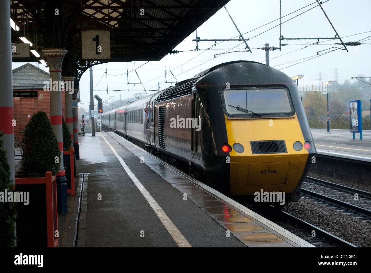 British Rail Class 43 (HST) National Express InterCity 125 High Speed Train 43208 at Grantham ...