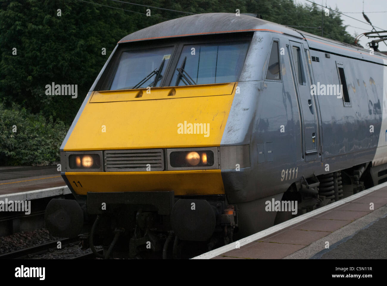 A GNER High Speed Train Class 91 Speeds Across The Border From Scotland ...