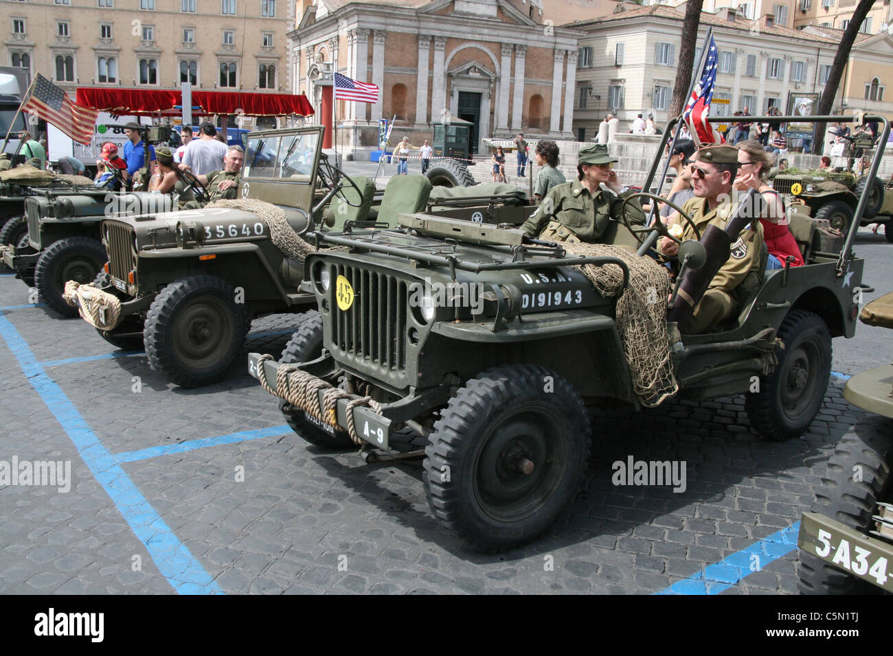 world war 2 liberation of rome re enactment parade 4th june 1944, rome ...
