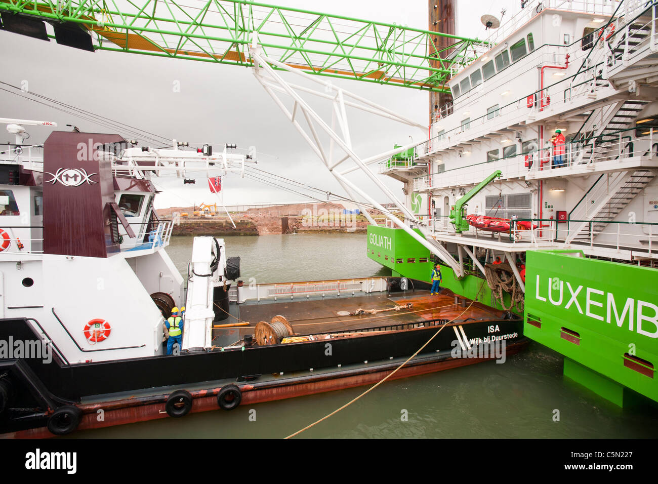 Barge towed hi-res stock photography and images - Alamy