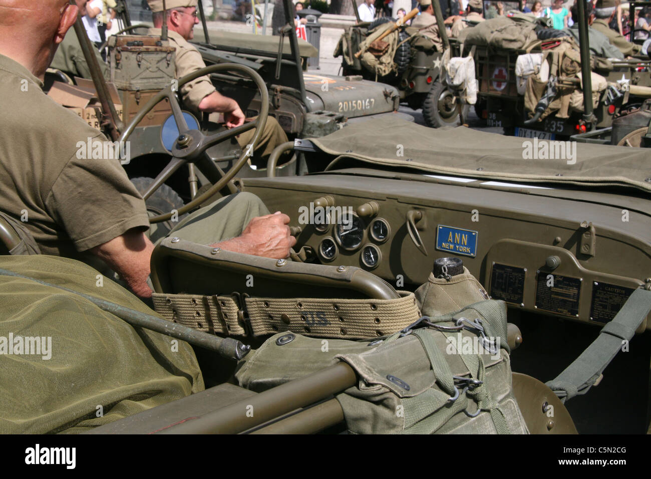 world war 2 liberation of rome re enactment parade 4th june 1944, rome ...