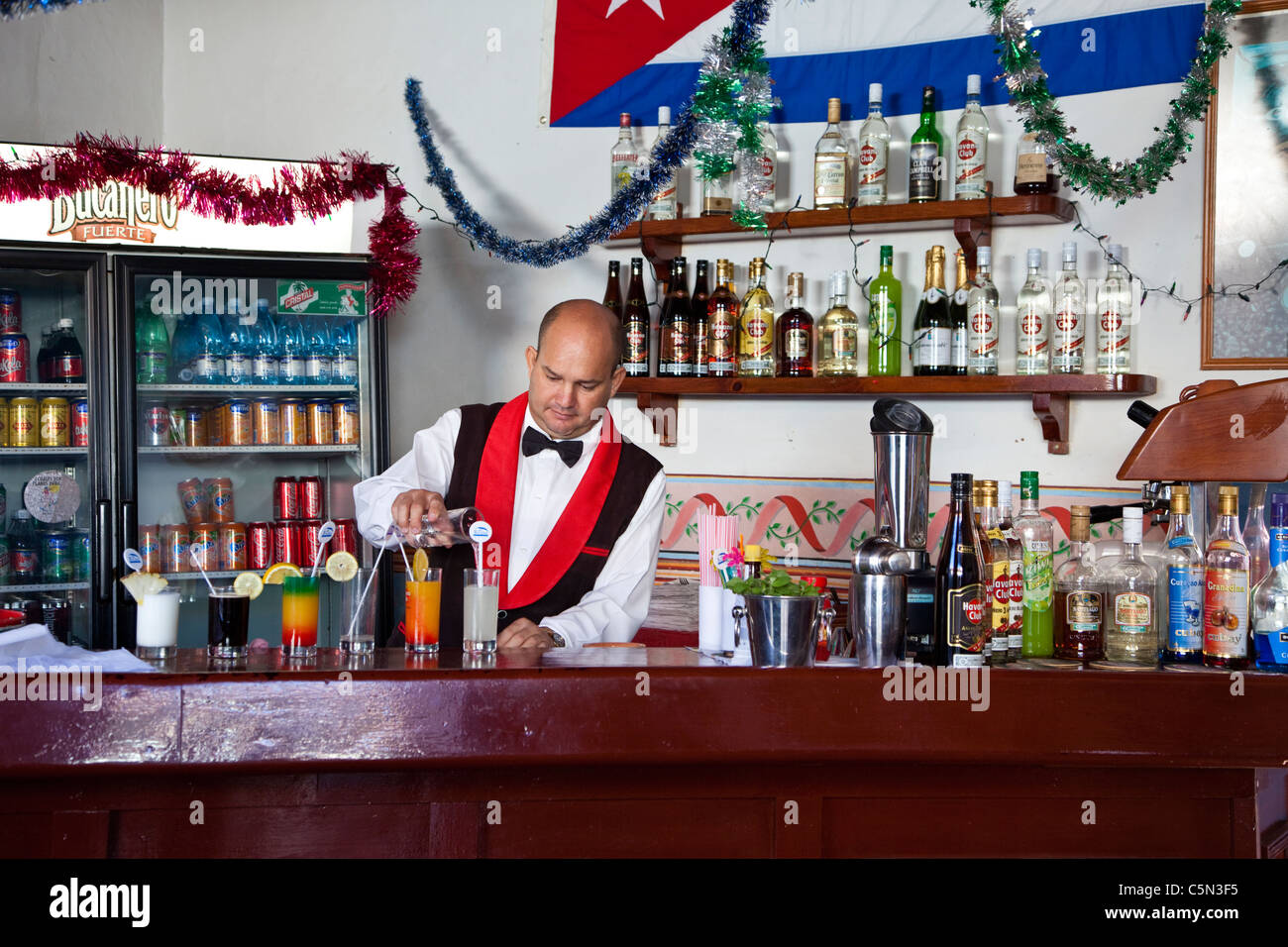 Bartender caribbean hi-res stock photography and images - Alamy