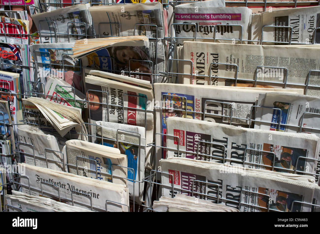 Newspaper display hi-res stock photography and images - Alamy