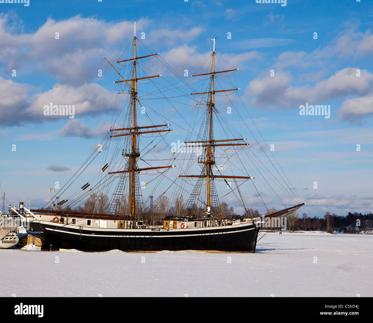 Two masted sailing hi-res stock photography and images - Alamy