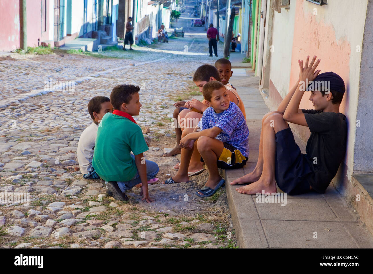 Cuban street boys hi-res stock photography and images - Alamy