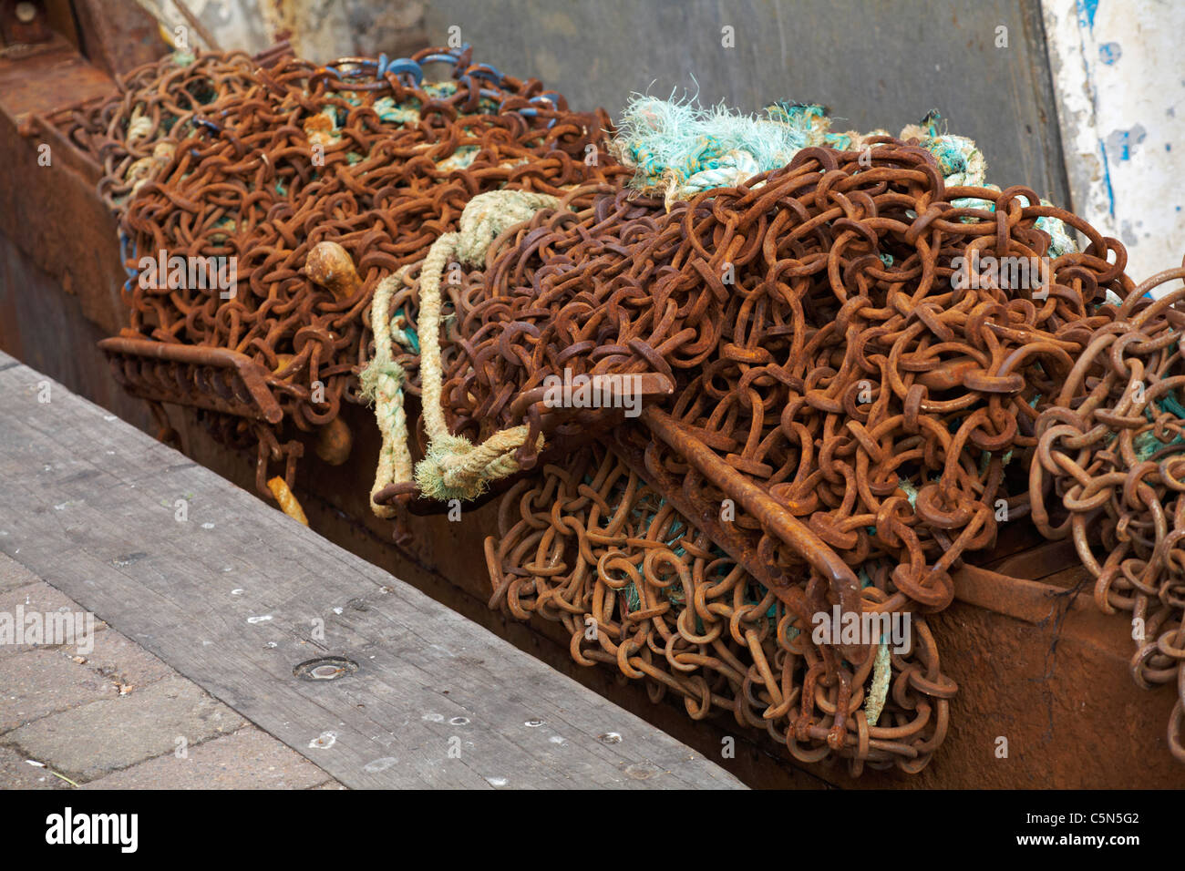 Rusty boat chains hi-res stock photography and images - Alamy
