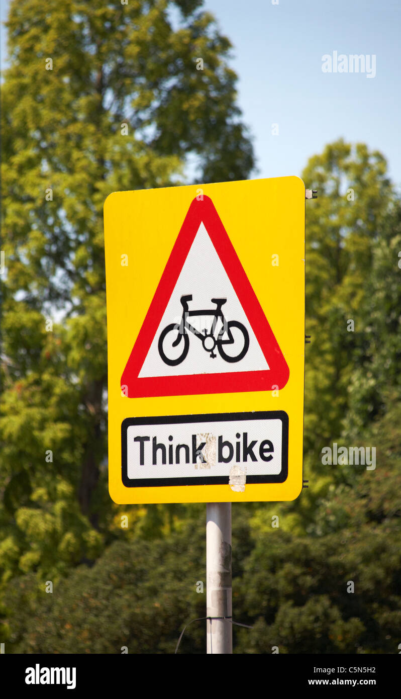 Triangle road sign bicycle hi-res stock photography and images - Alamy