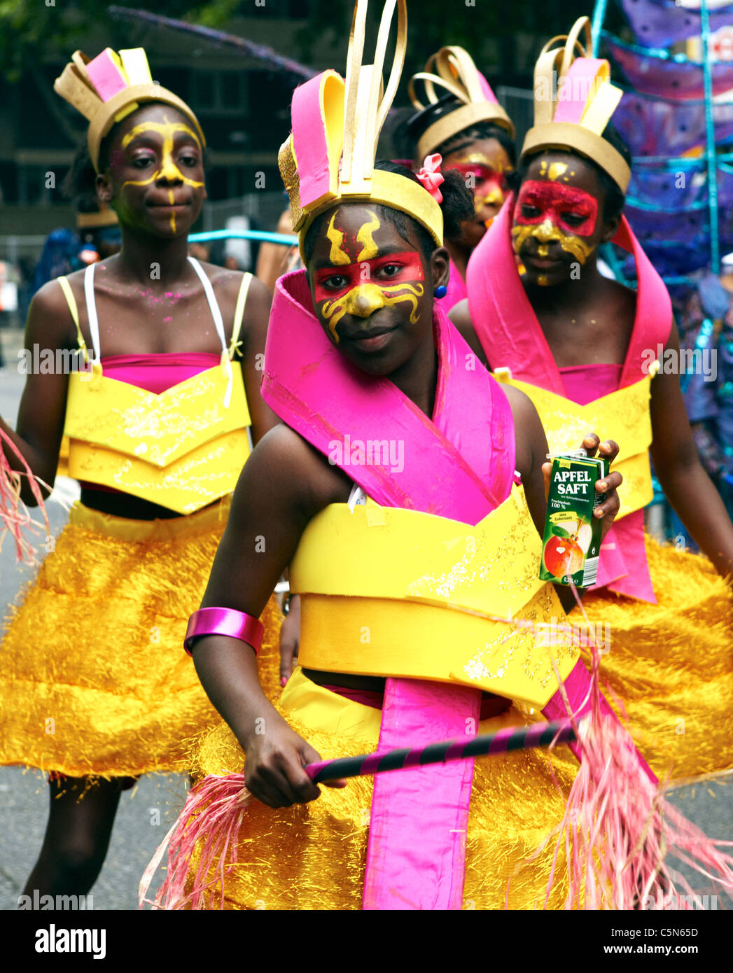 Girls with carnival outfits hi-res stock photography and images - Alamy