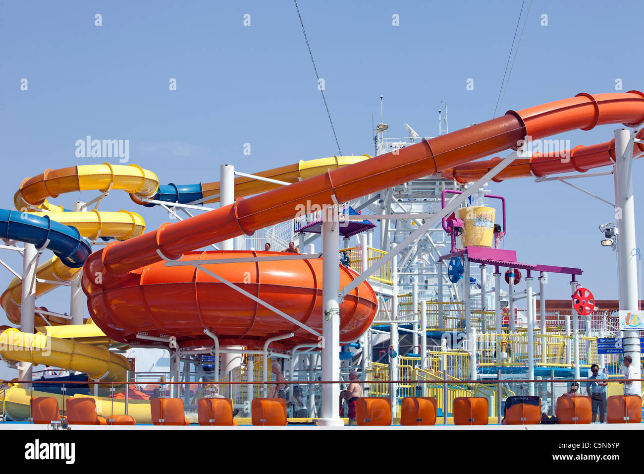Cruise ship pool fun hi-res stock photography and images - Alamy