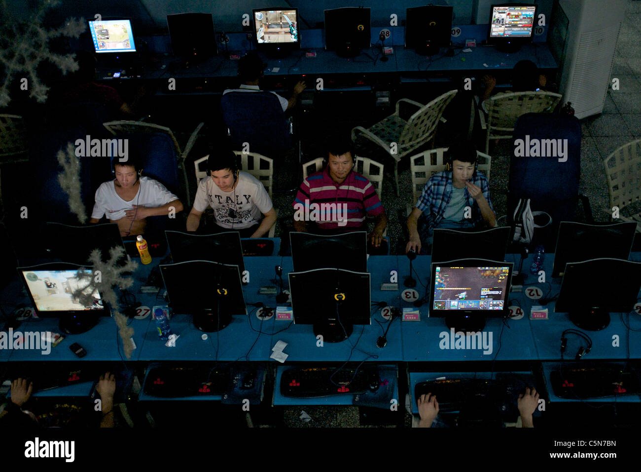 Internet cafe china hi-res stock photography and images - Alamy