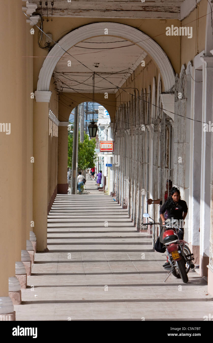 Arcade sidewalk hi-res stock photography and images - Alamy