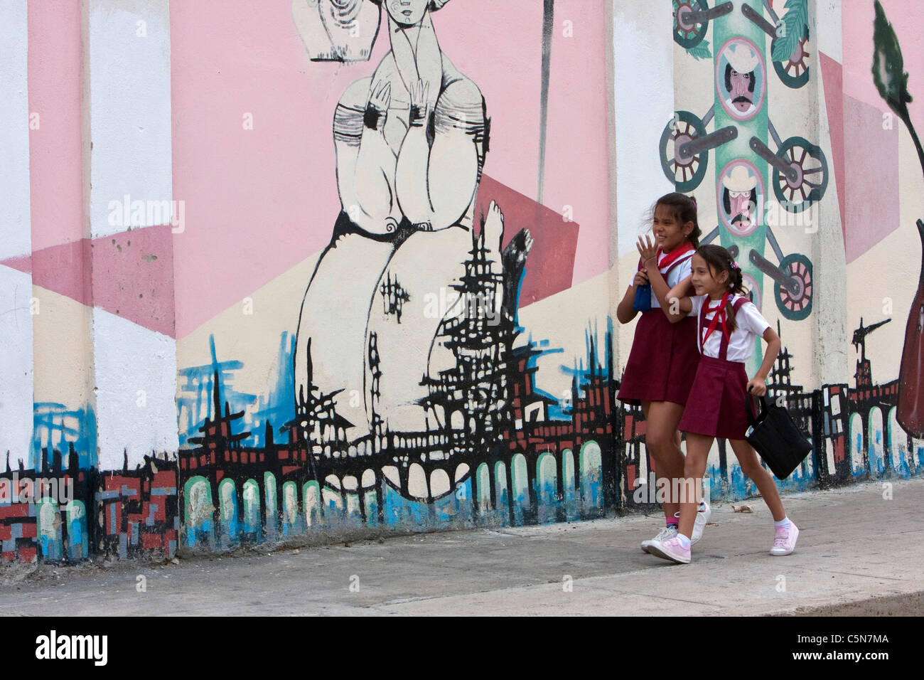 Cuba girls hi-res stock photography and images - Alamy