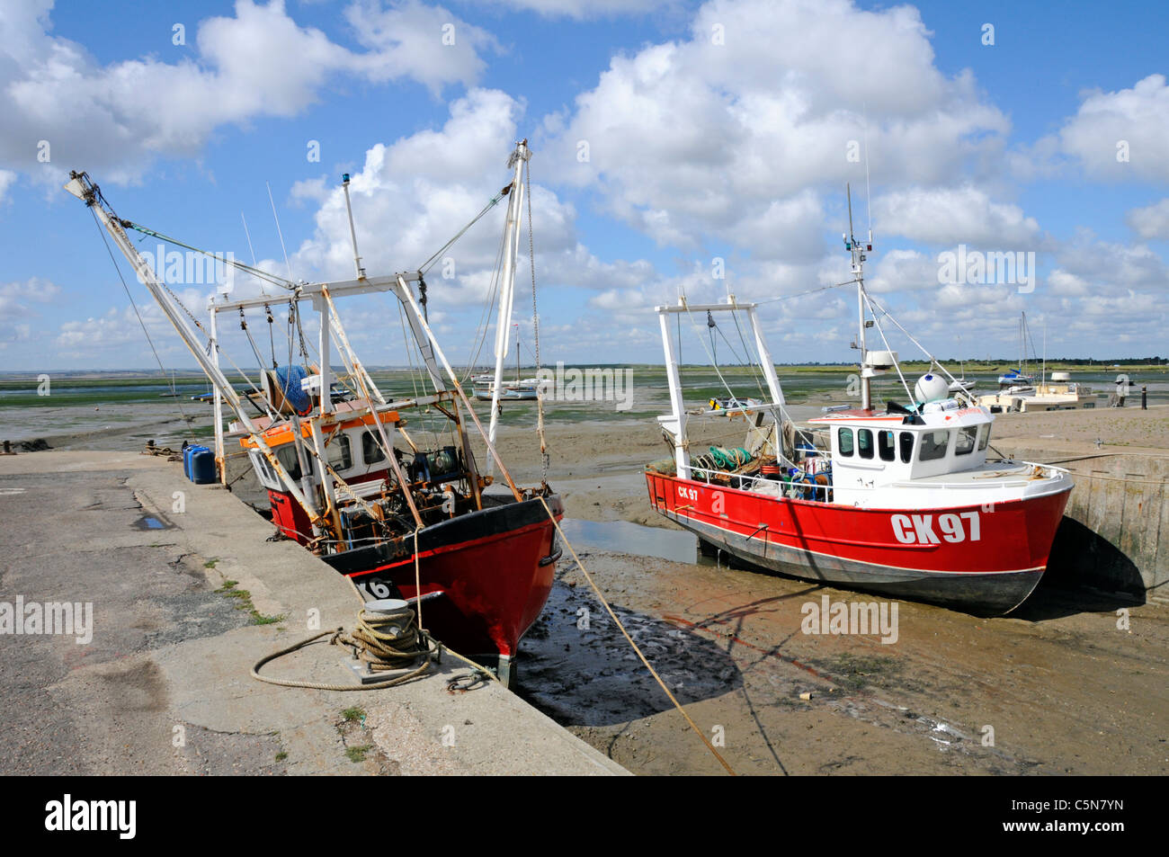 Fishing boats landscape at low tide on the River Thames Estuary mud at ...